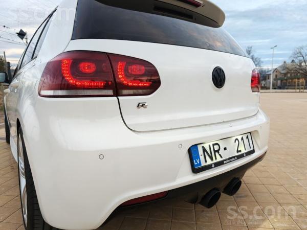 White Volkswagen Golf 2010 in Riga, with an engine capacity of 2.00 L and mileage of 263 thousand km for 14000 €, photo 9 on AUTOMOTO.COM.LV