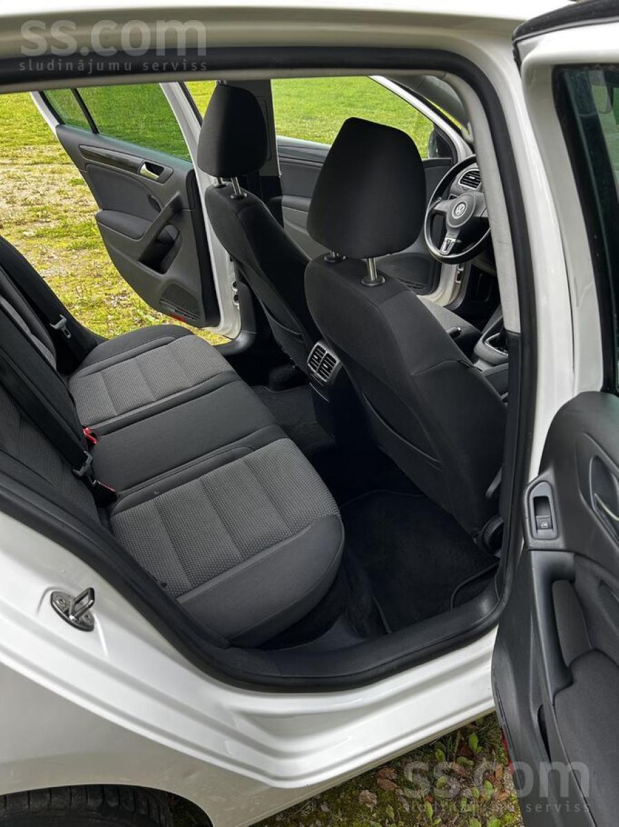Balts Volkswagen Golf 2010 Ludza, ar dzinēja tilpumu 2.00 L un nobraukumu 297 tūkst. km par 4950 €, foto 14 vietnē AUTOMOTO.COM.LV