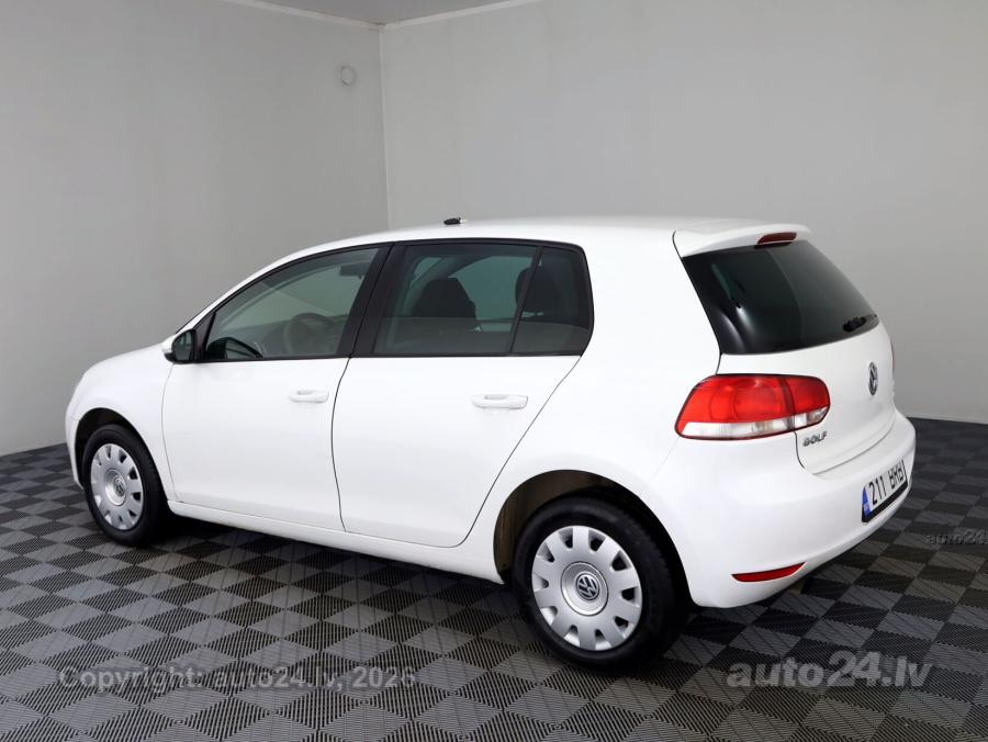 White Volkswagen Golf 2010 in Tallinn, with an engine capacity of 1.60 L and mileage of 229 thousand km for 2699 €, photo 5 on AUTOMOTO.COM.LV