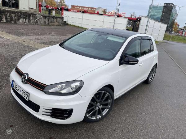 White Volkswagen Golf 2011 in Alytus, with an engine capacity of 1.60 L and mileage of 350 thousand km for 4100 €, photo 8 on AUTOMOTO.COM.LV