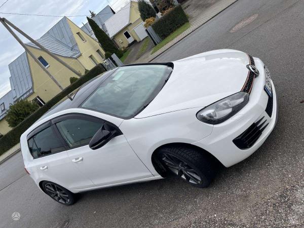 White Volkswagen Golf 2011 in Alytus, with an engine capacity of 1.60 L and mileage of 350 thousand km for 4100 €, photo 9 on AUTOMOTO.COM.LV