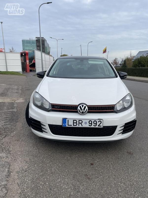 White Volkswagen Golf 2011 in Alytus, with an engine capacity of 1.60 L and mileage of 350 thousand km for 4100 €, photo 2 on AUTOMOTO.COM.LV