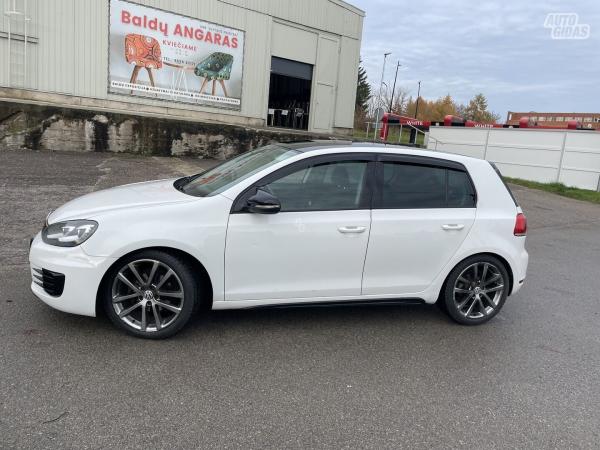 White Volkswagen Golf 2011 in Alytus, with an engine capacity of 1.60 L and mileage of 350 thousand km for 4100 €, photo 8 on AUTOMOTO.COM.LV