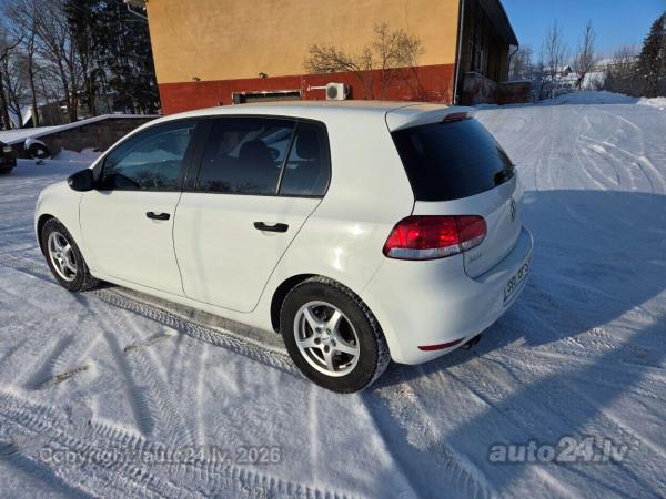 White Volkswagen Golf 2011 in Tallinn, with an engine capacity of 1.40 L and mileage of 272 thousand km for 3800 €, photo 6 on AUTOMOTO.COM.LV