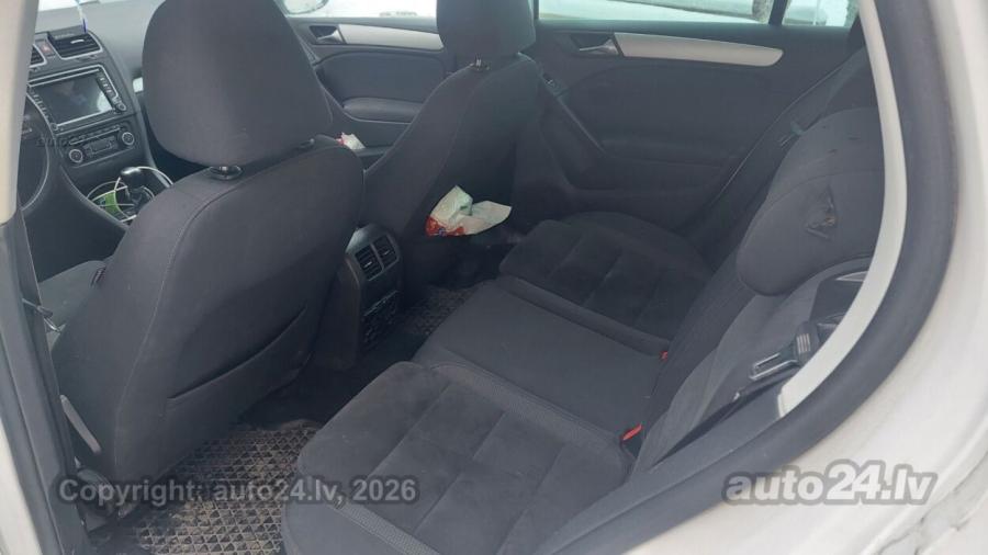 Balts Volkswagen Golf 2011 Tartu, ar dzinēja tilpumu 2.00 L un nobraukumu 320 tūkst. km par 6500 €, foto 16 vietnē AUTOMOTO.COM.LV