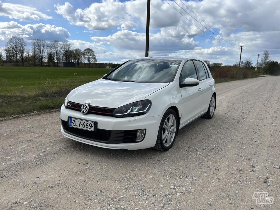 Balts Volkswagen Golf 2011 Kauņa, ar dzinēja tilpumu 2.00 L un nobraukumu 200 tūkst. km par 6700 €, foto 3 vietnē AUTOMOTO.COM.LV