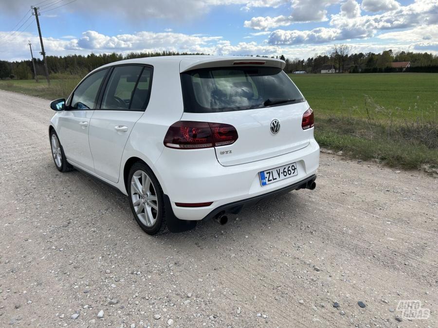 Balts Volkswagen Golf 2011 Kauņa, ar dzinēja tilpumu 2.00 L un nobraukumu 200 tūkst. km par 6700 €, foto 6 vietnē AUTOMOTO.COM.LV