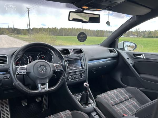 White Volkswagen Golf 2011 in Kaunas, with an engine capacity of 2.00 L and mileage of 200 thousand km for 6700 €, photo 6 on AUTOMOTO.COM.LV
