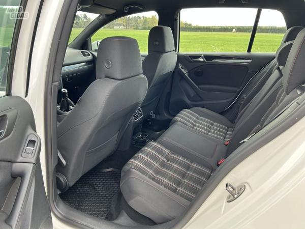 White Volkswagen Golf 2011 in Kaunas, with an engine capacity of 2.00 L and mileage of 200 thousand km for 6700 €, photo 8 on AUTOMOTO.COM.LV