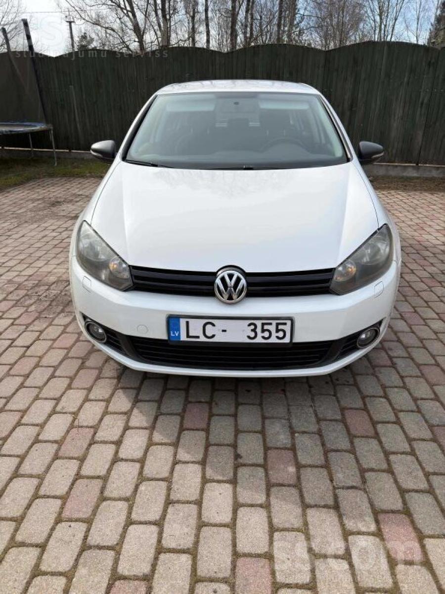 Balts Volkswagen Golf 2011 Rīga, ar dzinēja tilpumu 1.60 L un nobraukumu 218 tūkst. km par 2499 €, foto 1 vietnē AUTOMOTO.COM.LV