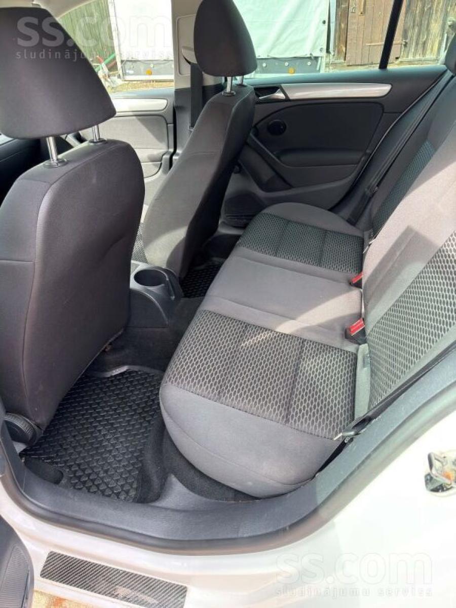 Balts Volkswagen Golf 2011 Rīga, ar dzinēja tilpumu 1.60 L un nobraukumu 218 tūkst. km par 2499 €, foto 8 vietnē AUTOMOTO.COM.LV