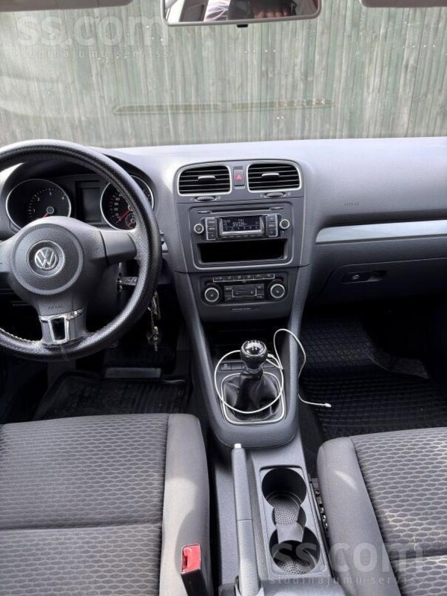 Balts Volkswagen Golf 2011 Rīga, ar dzinēja tilpumu 1.60 L un nobraukumu 218 tūkst. km par 2499 €, foto 9 vietnē AUTOMOTO.COM.LV