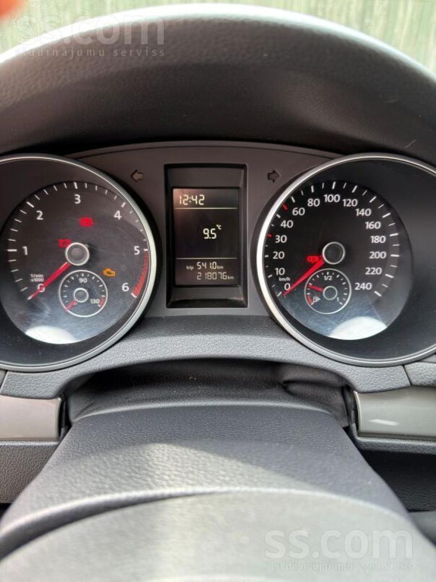 Balts Volkswagen Golf 2011 Rīga, ar dzinēja tilpumu 1.60 L un nobraukumu 218 tūkst. km par 2499 €, foto 11 vietnē AUTOMOTO.COM.LV