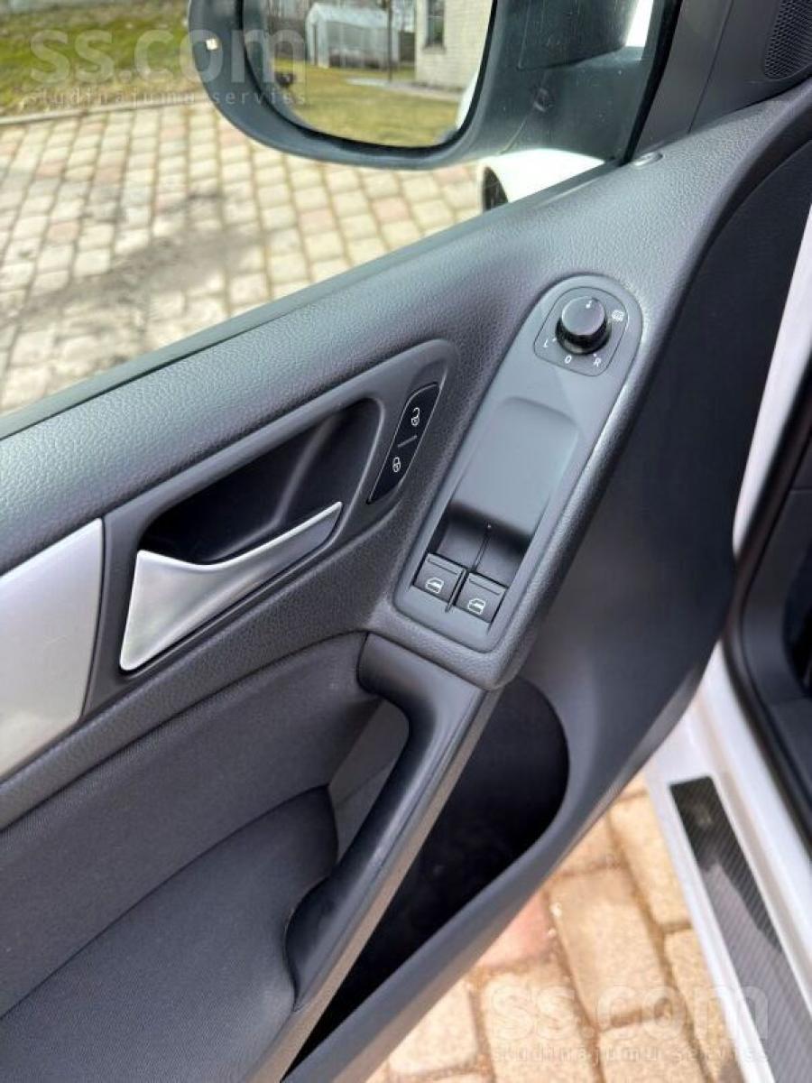 Balts Volkswagen Golf 2011 Rīga, ar dzinēja tilpumu 1.60 L un nobraukumu 218 tūkst. km par 2499 €, foto 12 vietnē AUTOMOTO.COM.LV