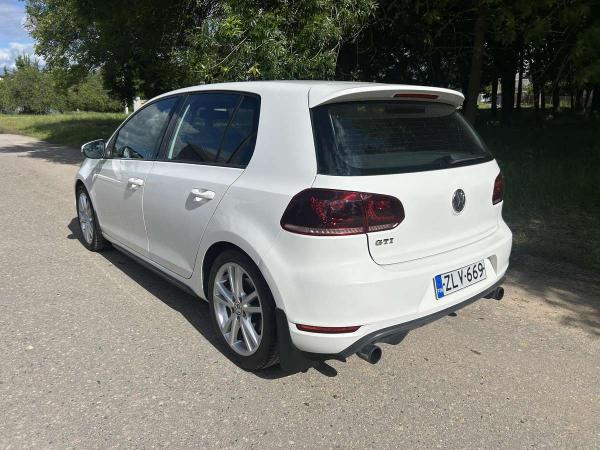 White Volkswagen Golf 2011 in Kaunas, with an engine capacity of 1.98 L and mileage of 201 thousand km for 6900 €, photo 4 on AUTOMOTO.COM.LV
