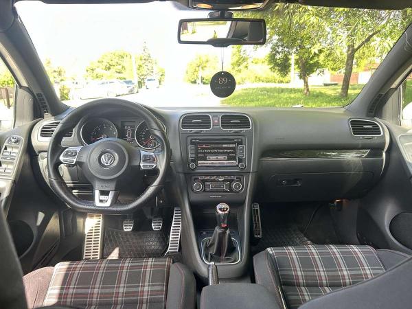 White Volkswagen Golf 2011 in Kaunas, with an engine capacity of 1.98 L and mileage of 201 thousand km for 6900 €, photo 6 on AUTOMOTO.COM.LV