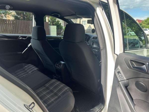 White Volkswagen Golf 2011 in Kaunas, with an engine capacity of 1.98 L and mileage of 201 thousand km for 6900 €, photo 8 on AUTOMOTO.COM.LV