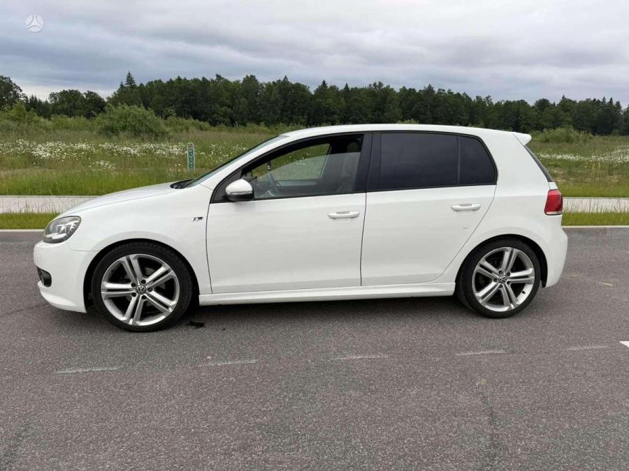 Balts Volkswagen Golf 2011 Kauņa, ar dzinēja tilpumu 1.60 L un nobraukumu 246 tūkst. km par 5555 €, foto 3 vietnē AUTOMOTO.COM.LV
