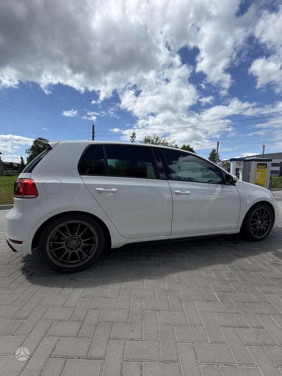 Balts Volkswagen Golf 2011 Kauņa, ar dzinēja tilpumu 2.00 L un nobraukumu 249 tūkst. km par 7000 €, foto 1 vietnē AUTOMOTO.COM.LV