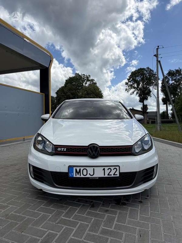 White Volkswagen Golf 2011 in Kaunas, with an engine capacity of 2.00 L and mileage of 249 thousand km for 7000 €, photo 2 on AUTOMOTO.COM.LV
