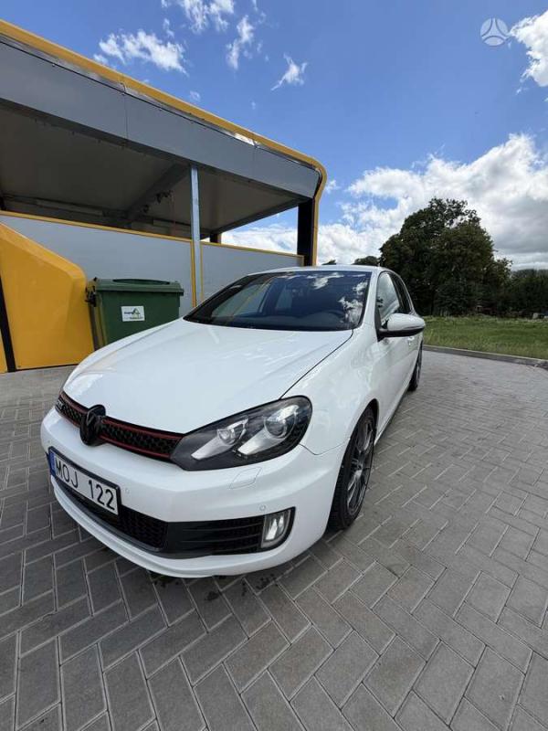 White Volkswagen Golf 2011 in Kaunas, with an engine capacity of 2.00 L and mileage of 249 thousand km for 7000 €, photo 6 on AUTOMOTO.COM.LV