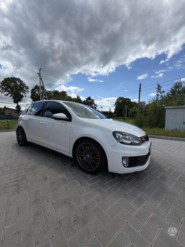 White Volkswagen Golf 2011 in Kaunas, with an engine capacity of 2.00 L and mileage of 249 thousand km for 7000 €, photo 7 on AUTOMOTO.COM.LV