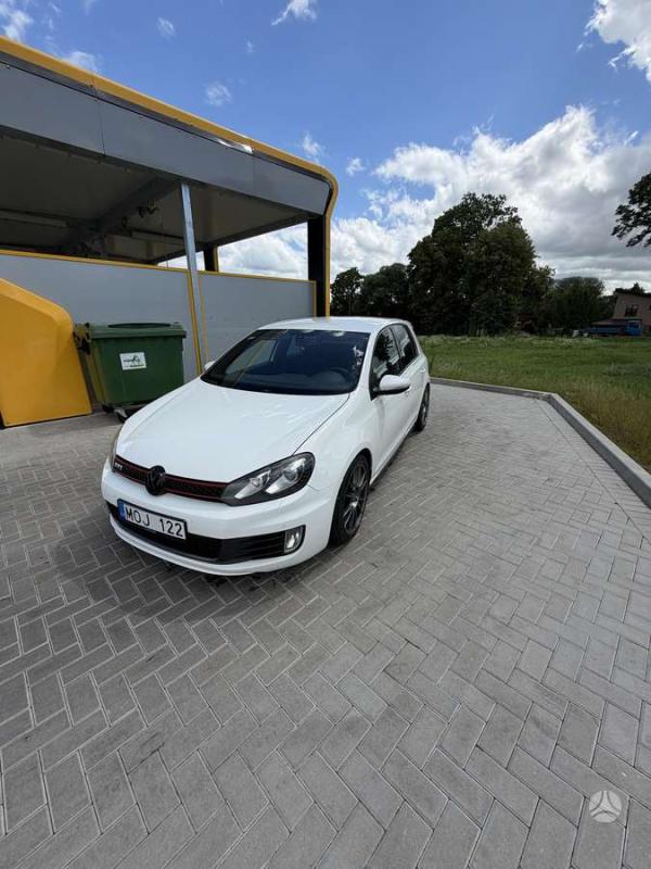 White Volkswagen Golf 2011 in Kaunas, with an engine capacity of 2.00 L and mileage of 249 thousand km for 7000 €, photo 10 on AUTOMOTO.COM.LV