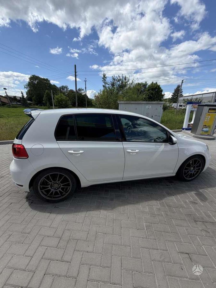 Balts Volkswagen Golf 2011 Kauņa, ar dzinēja tilpumu 2.00 L un nobraukumu 249 tūkst. km par 7000 €, foto 12 vietnē AUTOMOTO.COM.LV