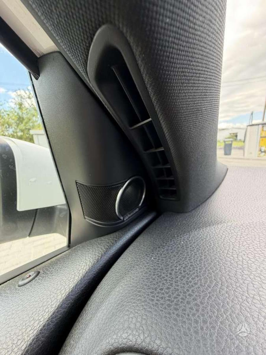 Balts Volkswagen Golf 2011 Kauņa, ar dzinēja tilpumu 2.00 L un nobraukumu 249 tūkst. km par 7000 €, foto 16 vietnē AUTOMOTO.COM.LV