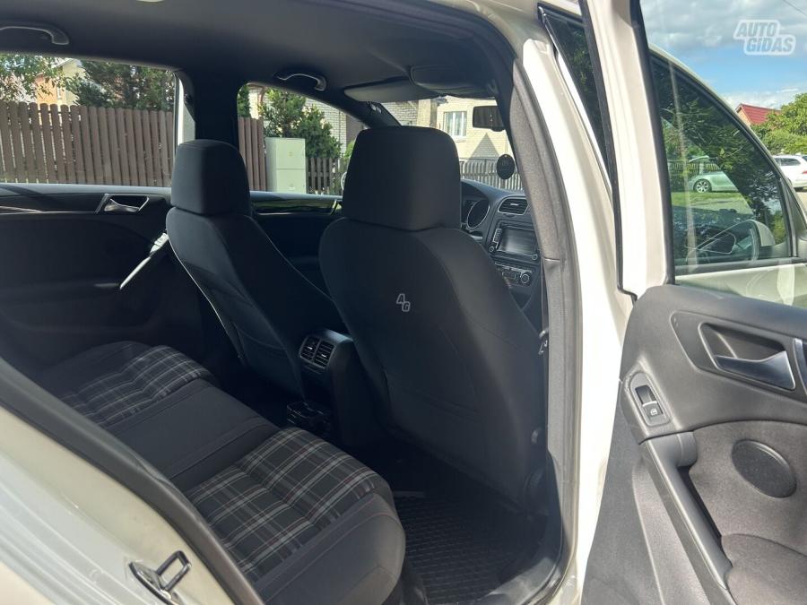 Balts Volkswagen Golf 2011 Kauņa, ar dzinēja tilpumu 2.00 L un nobraukumu 201 tūkst. km par 6700 €, foto 10 vietnē AUTOMOTO.COM.LV