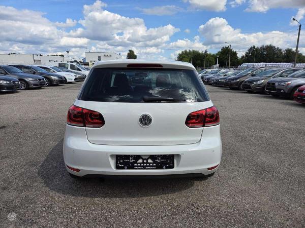 Balts Volkswagen Golf 2011 Marijampole, ar dzinēja tilpumu 1.60 L un nobraukumu 257 tūkst. km par 4250 €, foto 5 vietnē AUTOMOTO.COM.LV