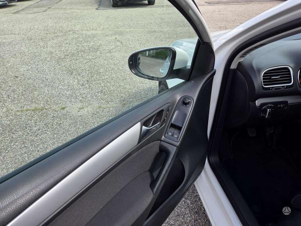 Balts Volkswagen Golf 2011 Marijampole, ar dzinēja tilpumu 1.60 L un nobraukumu 257 tūkst. km par 4250 €, foto 9 vietnē AUTOMOTO.COM.LV