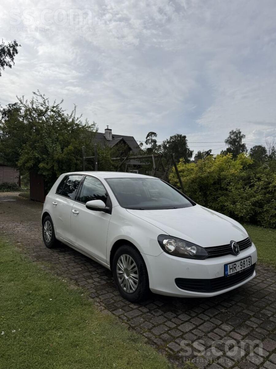 Balts Volkswagen Golf 2011 Rīga, ar dzinēja tilpumu 1.20 L un nobraukumu 186 tūkst. km par 2700 €, foto 1 vietnē AUTOMOTO.COM.LV