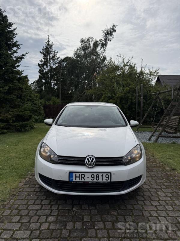 White Volkswagen Golf 2011 in Riga, with an engine capacity of 1.20 L and mileage of 186 thousand km for 2700 €, photo 2 on AUTOMOTO.COM.LV