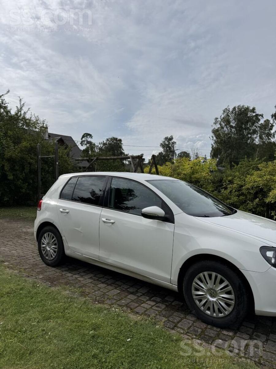 Balts Volkswagen Golf 2011 Rīga, ar dzinēja tilpumu 1.20 L un nobraukumu 186 tūkst. km par 2700 €, foto 5 vietnē AUTOMOTO.COM.LV