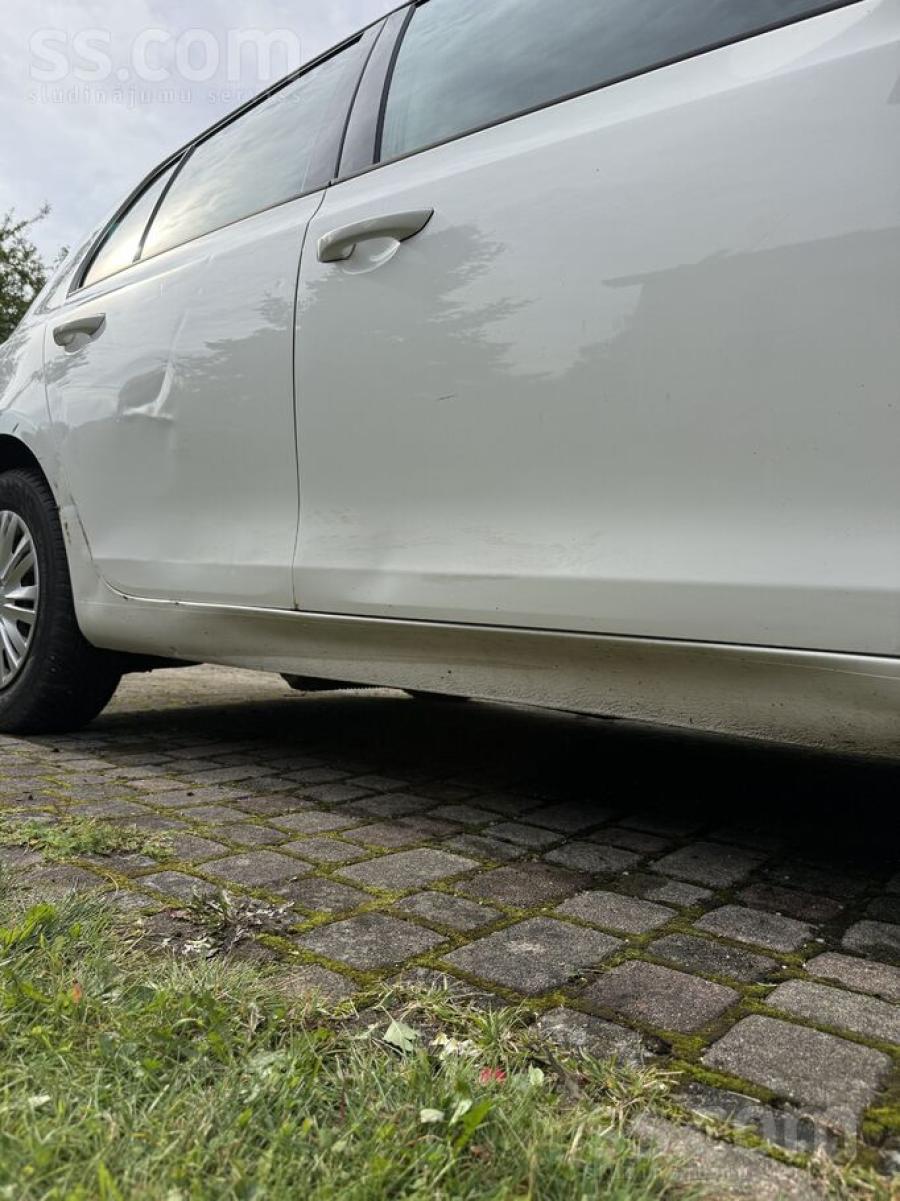 Balts Volkswagen Golf 2011 Rīga, ar dzinēja tilpumu 1.20 L un nobraukumu 186 tūkst. km par 2700 €, foto 10 vietnē AUTOMOTO.COM.LV