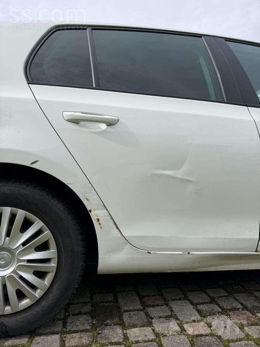 Balts Volkswagen Golf 2011 Rīga, ar dzinēja tilpumu 1.20 L un nobraukumu 186 tūkst. km par 2700 €, foto 11 vietnē AUTOMOTO.COM.LV