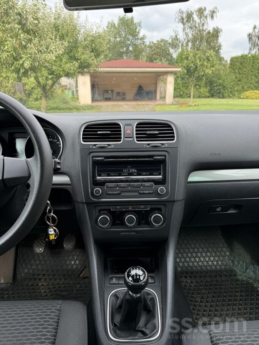Balts Volkswagen Golf 2011 Rīga, ar dzinēja tilpumu 1.20 L un nobraukumu 186 tūkst. km par 2700 €, foto 13 vietnē AUTOMOTO.COM.LV