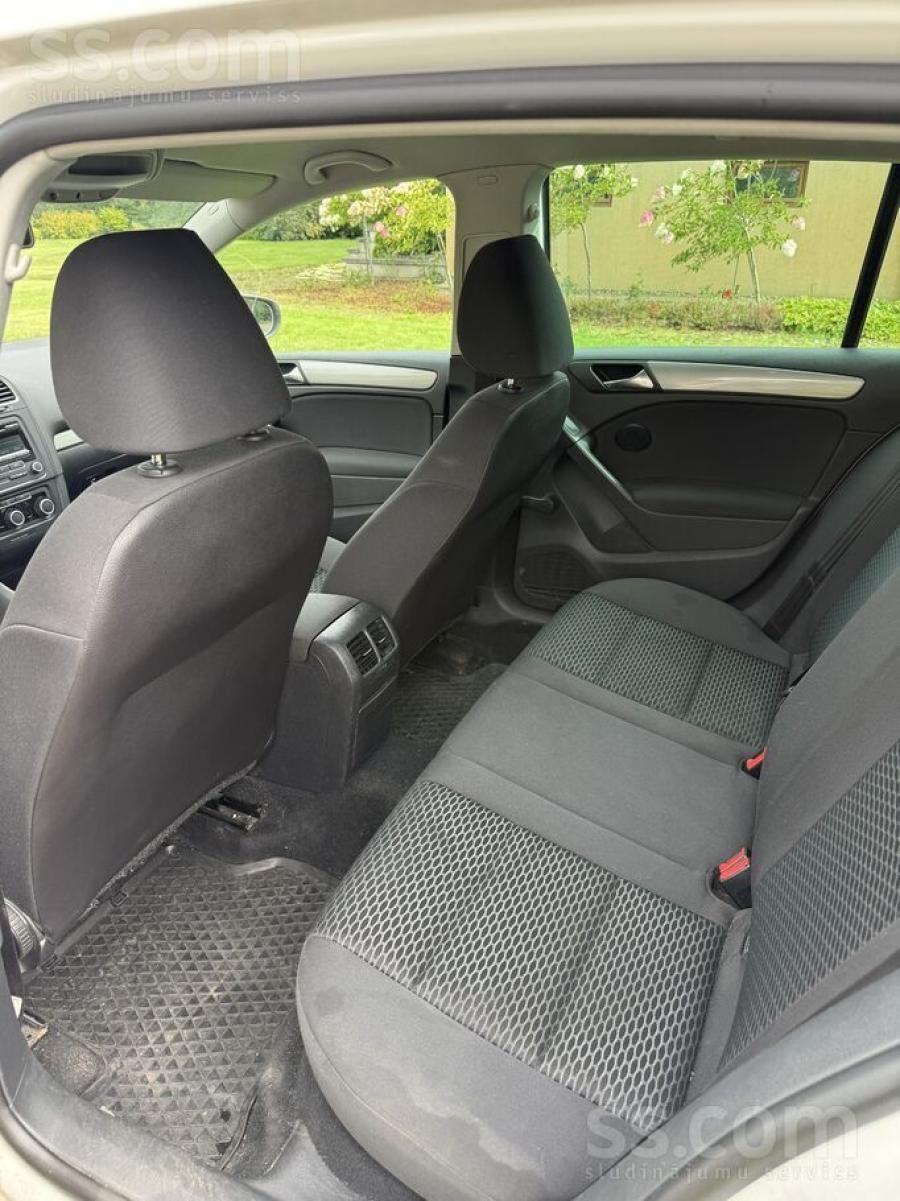 Balts Volkswagen Golf 2011 Rīga, ar dzinēja tilpumu 1.20 L un nobraukumu 186 tūkst. km par 2700 €, foto 14 vietnē AUTOMOTO.COM.LV