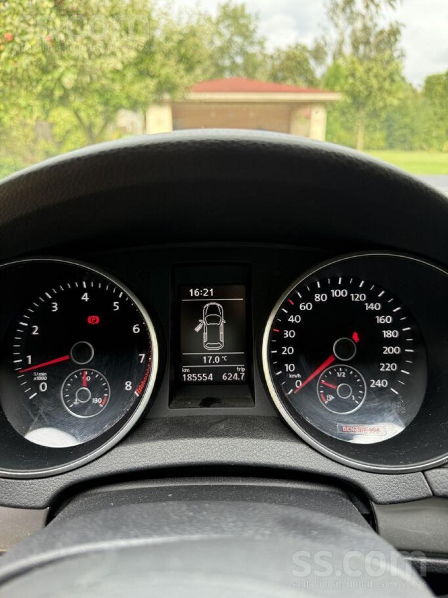 Balts Volkswagen Golf 2011 Rīga, ar dzinēja tilpumu 1.20 L un nobraukumu 186 tūkst. km par 2700 €, foto 17 vietnē AUTOMOTO.COM.LV