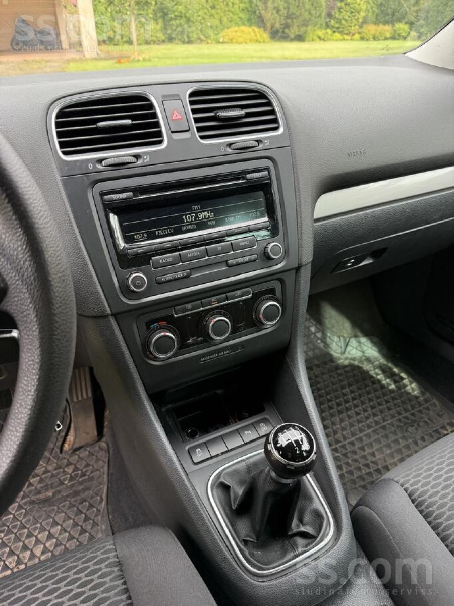 Balts Volkswagen Golf 2011 Rīga, ar dzinēja tilpumu 1.20 L un nobraukumu 186 tūkst. km par 2700 €, foto 18 vietnē AUTOMOTO.COM.LV