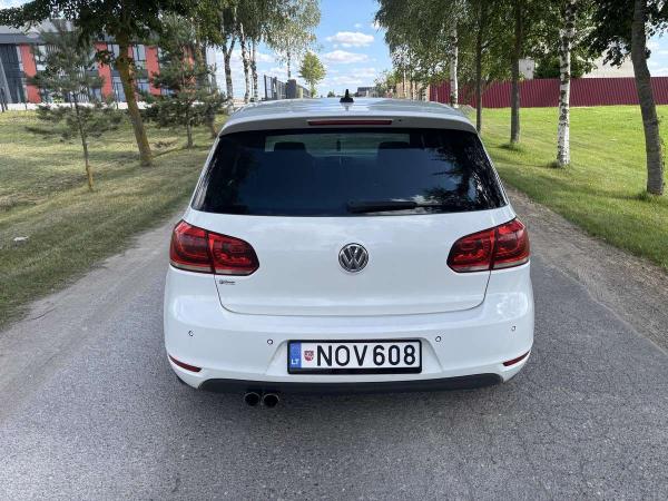 Volkswagen Golf 2011 Šauļi vietnē Balts Volkswagen Golf 2011 Šauļi, ar dzinēja tilpumu 1.97 L un nobraukumu 238 tūkst. km par 6799 €, foto 5 vietnē AUTOMOTO.COM.LV
