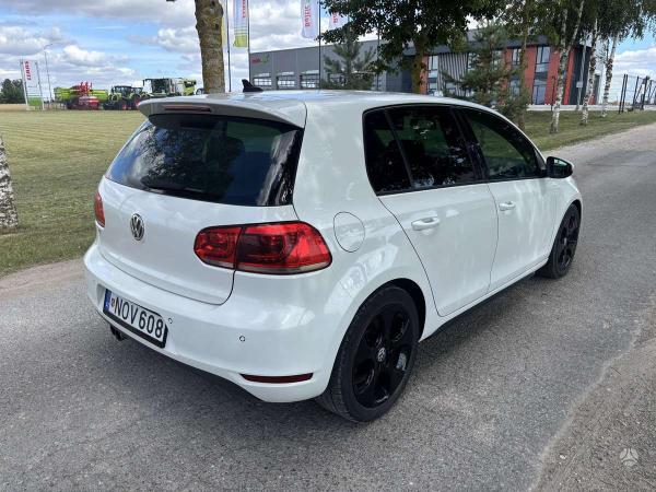 Volkswagen Golf 2011 Šauļi vietnē Balts Volkswagen Golf 2011 Šauļi, ar dzinēja tilpumu 1.97 L un nobraukumu 238 tūkst. km par 6799 €, foto 6 vietnē AUTOMOTO.COM.LV