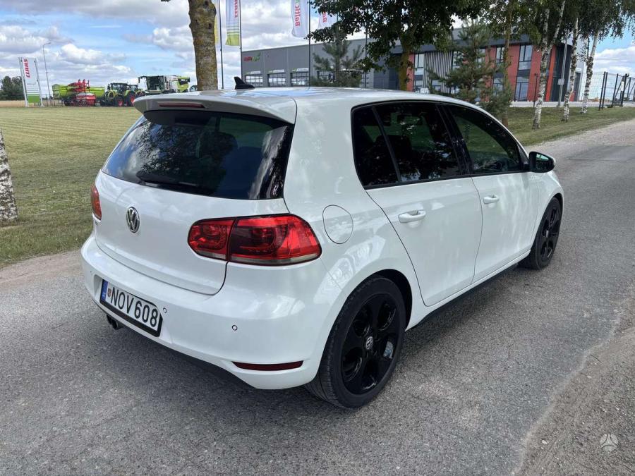 Balts Volkswagen Golf 2011 Šauļi, ar dzinēja tilpumu 1.97 L un nobraukumu 238 tūkst. km par 6799 €, foto 6 vietnē AUTOMOTO.COM.LV