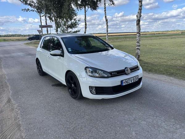 Volkswagen Golf 2011 Šauļi vietnē Balts Volkswagen Golf 2011 Šauļi, ar dzinēja tilpumu 1.97 L un nobraukumu 238 tūkst. km par 6799 €, foto 8 vietnē AUTOMOTO.COM.LV