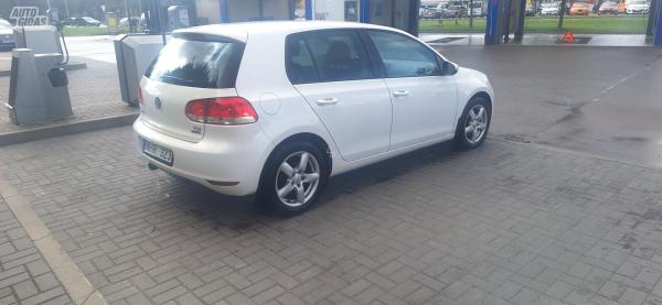 Volkswagen Golf 2011 in Silute on AUTOMOTO.COM.LV White Volkswagen Golf 2011 in Silute, with an engine capacity of 1.60 L and mileage of 302 thousand km for 5000 €, photo 4 on AUTOMOTO.COM.LV