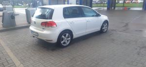 White Volkswagen Golf 2011 in Silute, with an engine capacity of 1.60 L and mileage of 302 thousand km for 5000 €, photo 4 on AUTOMOTO.COM.LV
