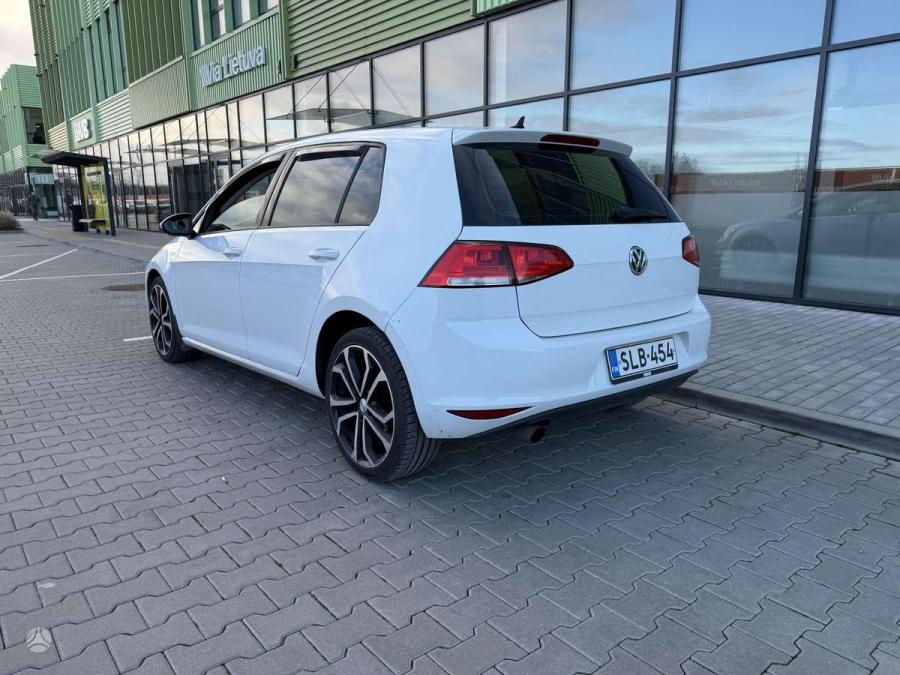 White Volkswagen Golf 2012 in Kaunas, with an engine capacity of 1.20 L and mileage of 189 thousand km for 5900 €, photo 4 on AUTOMOTO.COM.LV