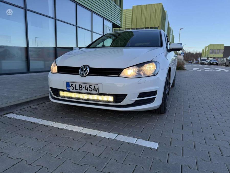 White Volkswagen Golf 2012 in Kaunas, with an engine capacity of 1.20 L and mileage of 189 thousand km for 5900 €, photo 15 on AUTOMOTO.COM.LV