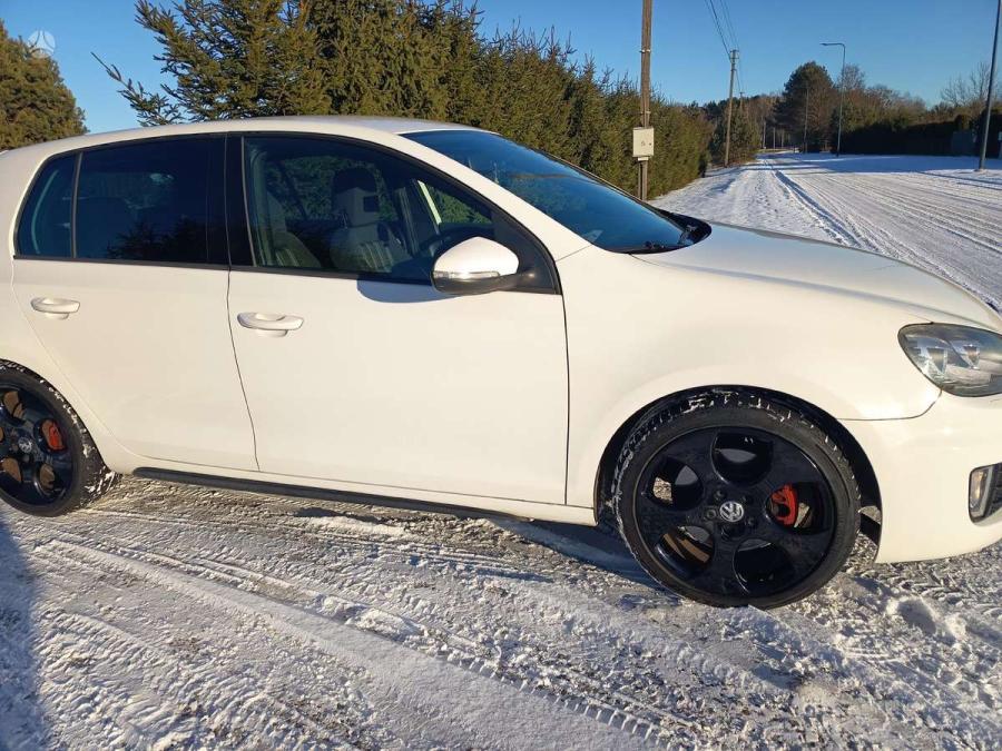 Balts Volkswagen Golf 2012 Kauņa, ar dzinēja tilpumu 1.98 L un nobraukumu 215 tūkst. km par 6650 €, foto 5 vietnē AUTOMOTO.COM.LV